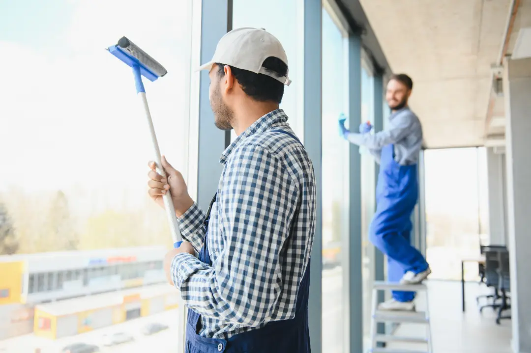 How to Clean High Windows Effectively and Safely